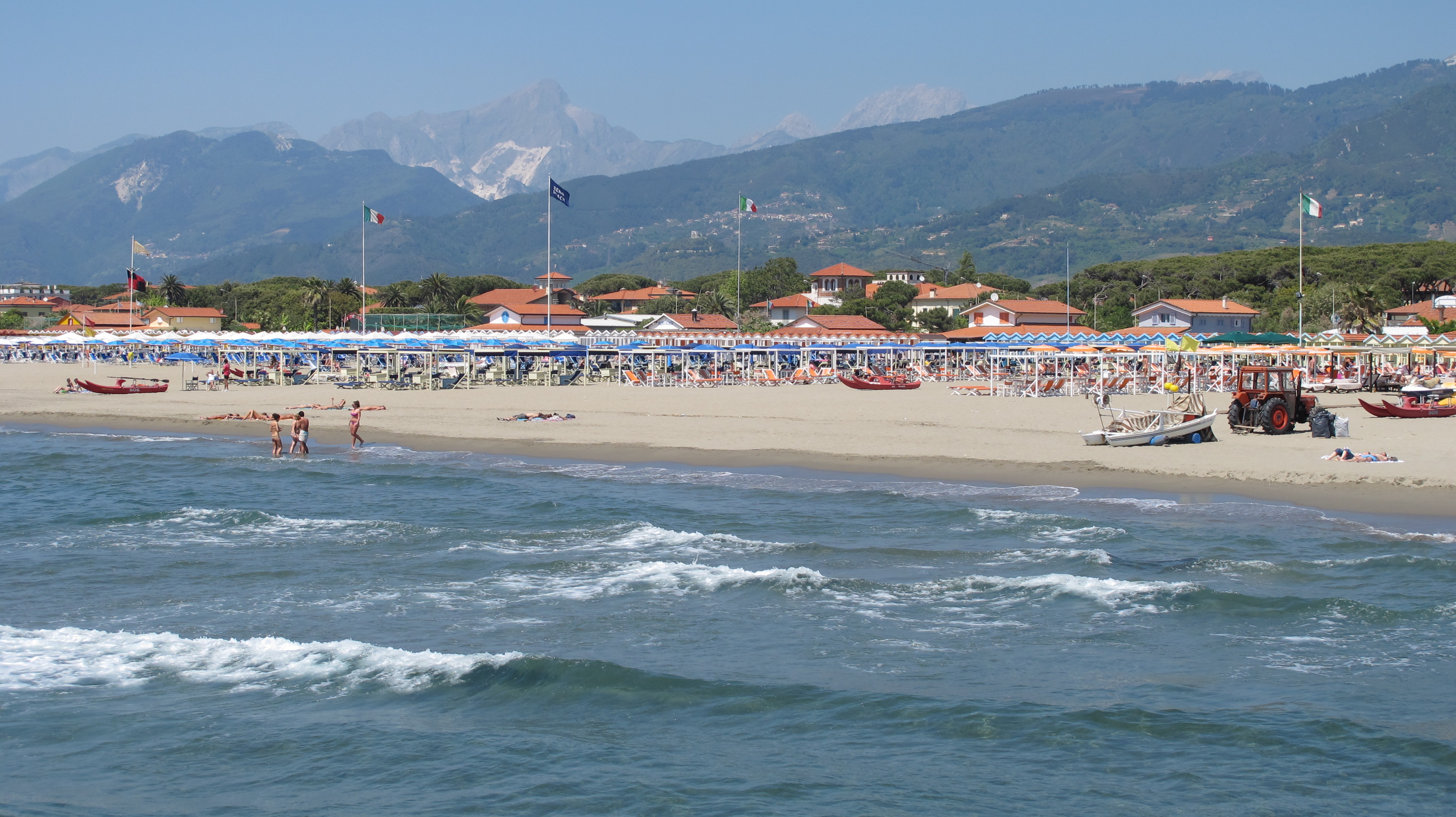 Shopping on the beach | Bagni di Lucca and Beyond